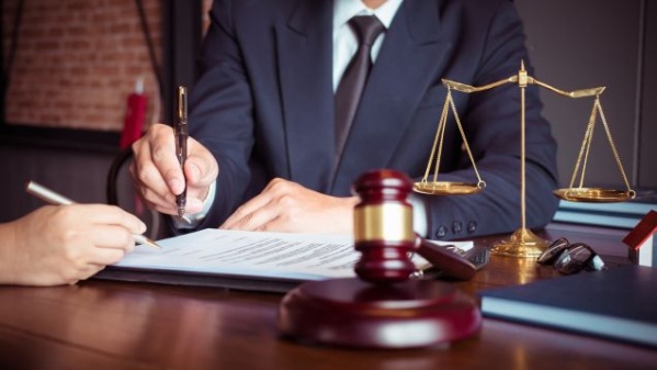 Comment peut-on changer d'avocat pendant une procédure
